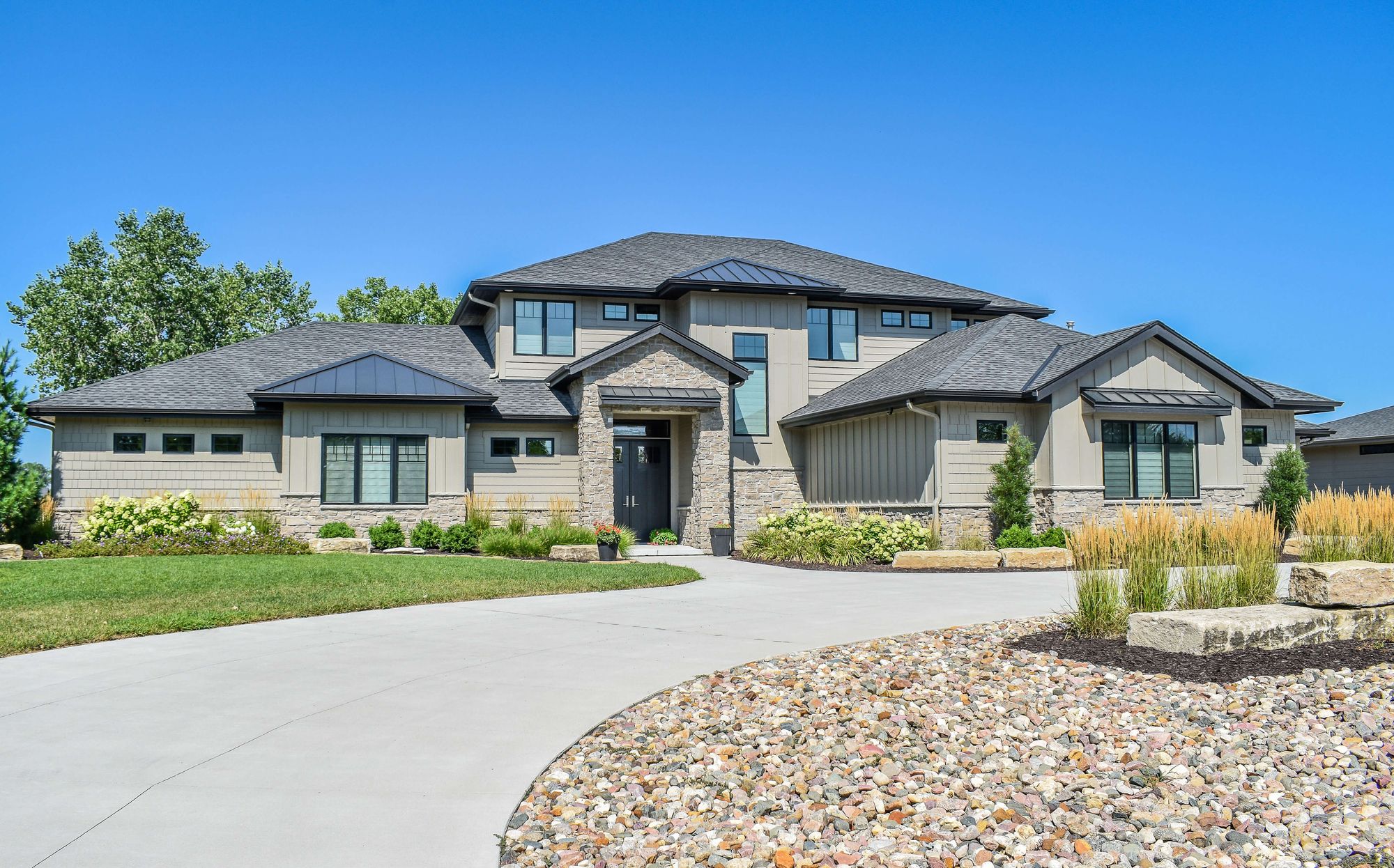 Explore Vineyard Hills of The Ashlar Collection at Edward's Stone